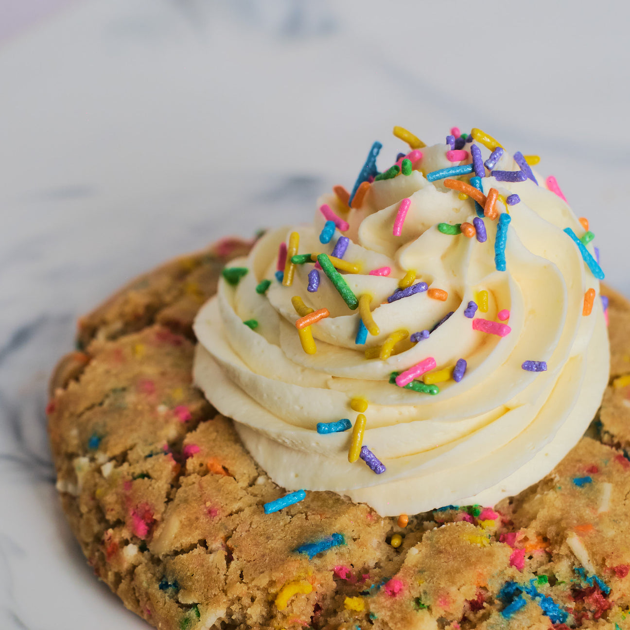 Galleta de sprinkles con topping – Finitas